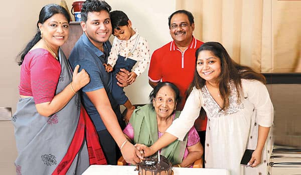 90வது பிறந்த நாளை கொண்டாடிய எம்.என்.ராஜம் - M.N. Rajam celebrated his ...