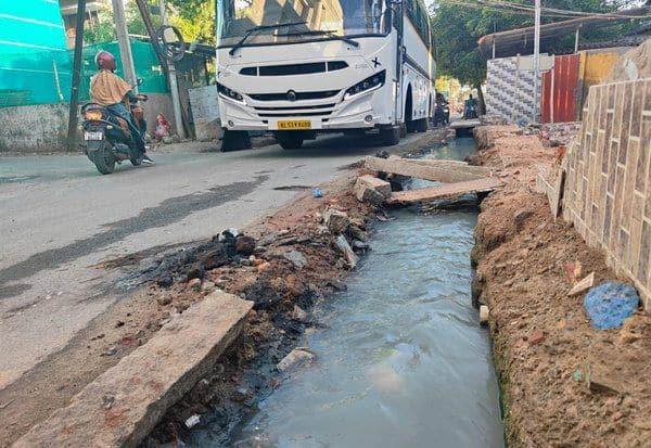 கீழக்கரை கடற்கரை திறந்தவெளி வாறுகால்வாயால் சுகாதாரக்கேடு: தொடரும் ...