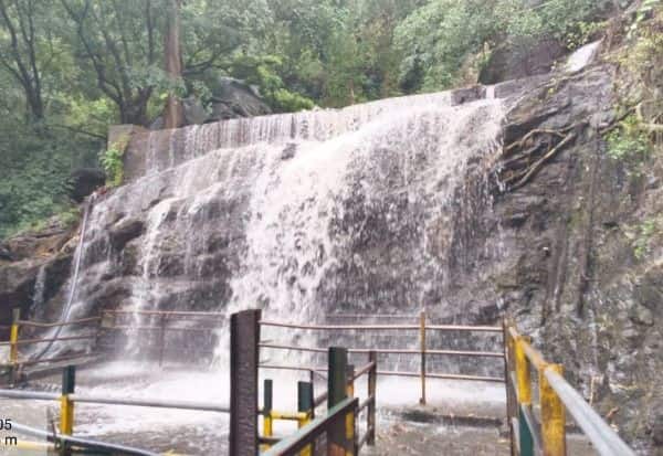 சுருளி அருவியில் தண்ணீர் அதிகரிப்பு