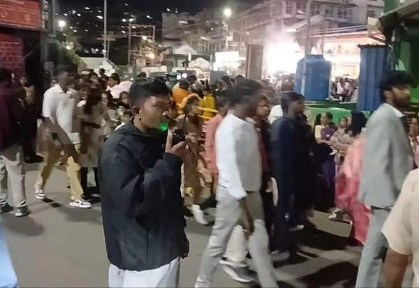 குன்னுாரில் நடந்த விழாவில் வாக்கி டாக்கி யால் சர்ச்சை
